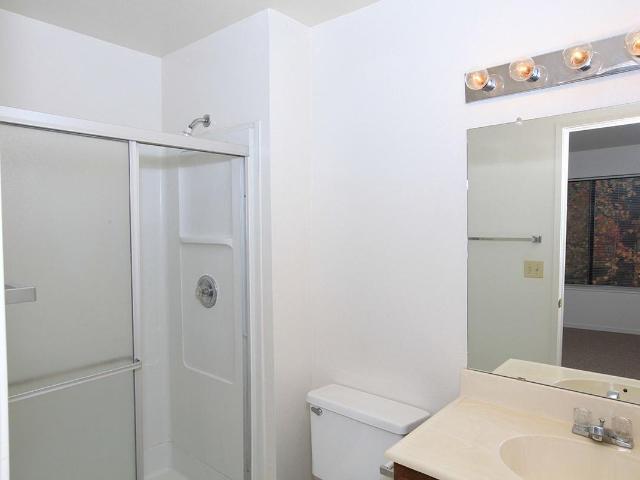 Edgewater 2 Bedroom Apartment for Rent at 8200 Kroll Way, Bakersfield, CA 93311 CSU Bakersfield