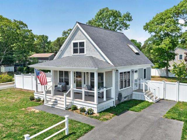 Edgewater Dr E, East Falmouth, Home For Sale