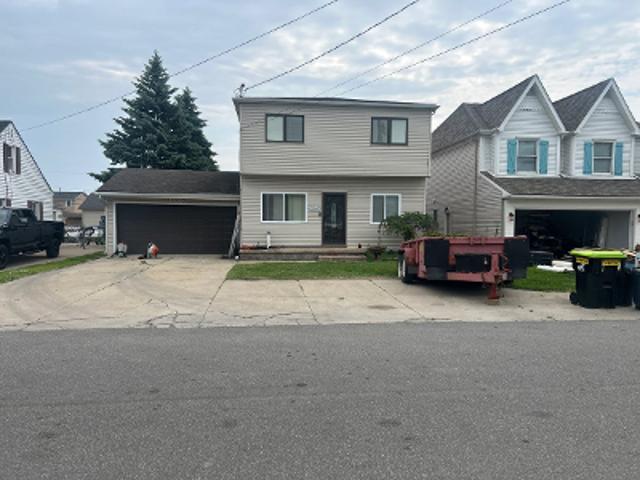 Edgewater St