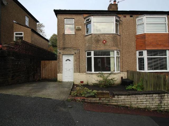 Edgeware Road, Blackburn 3 bed semi detached house to rent £800 pcm £185 pw