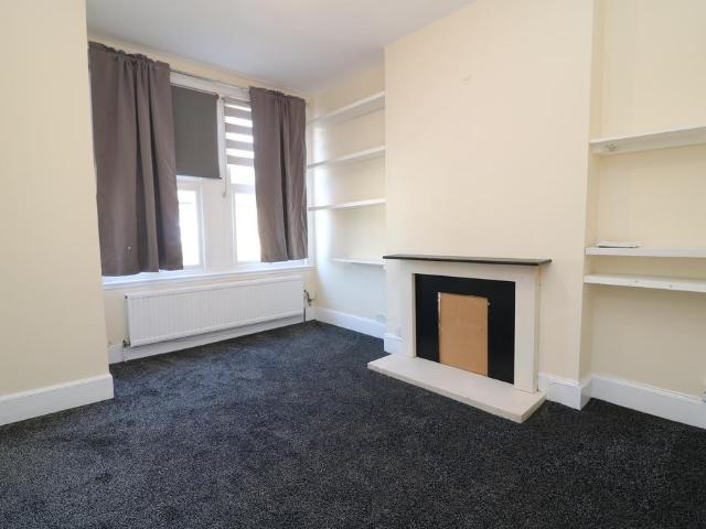 Edgington Road, London SW16 2 bed maisonette to rent £1,890 pcm £436 pw