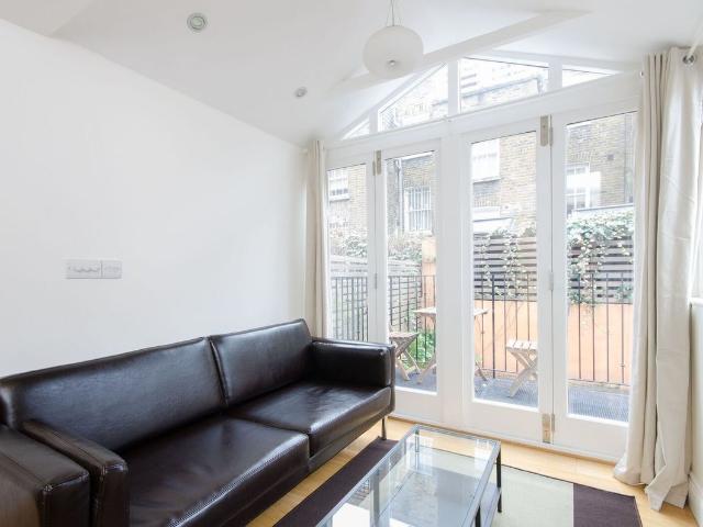 Edith Grove, Chelsea, London SW10, 2 bed flat to rent, £2,999 pcm | PrimeLocation