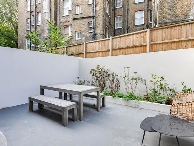 Edith Grove, London SW10, 2 bed flat to rent, £3,012 pcm | PrimeLocation