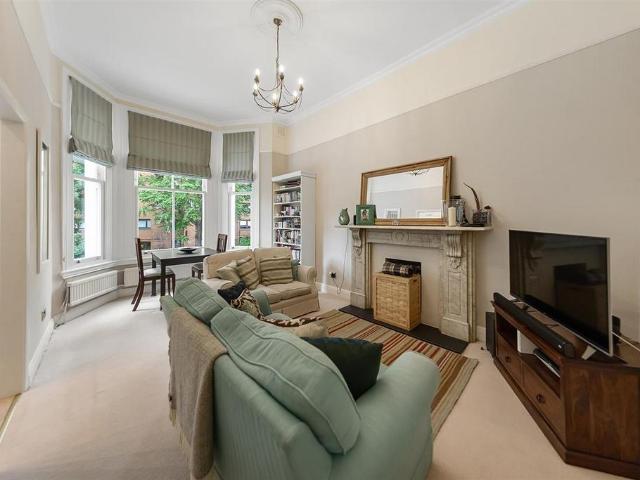 Edith Grove, SW10 2 bed flat to rent £2,700 pcm £623 pw