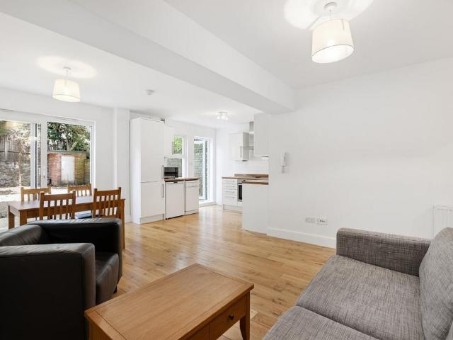 Edith Road, London 2 bed terraced house to rent £2,496 pcm £576 pw