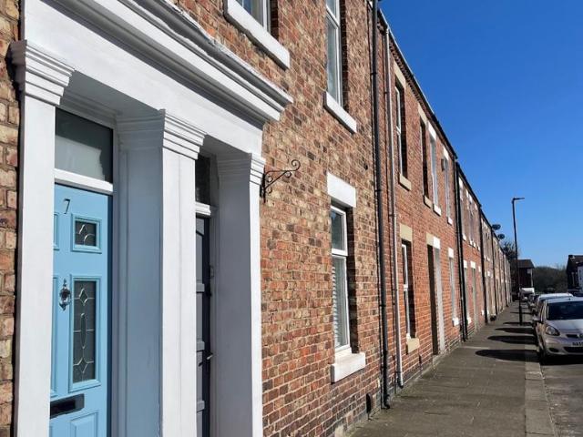 Edith Street, Tynemouth. * HOLIDAY. 3 bed terraced house to rent £4,106 pcm £948 pw