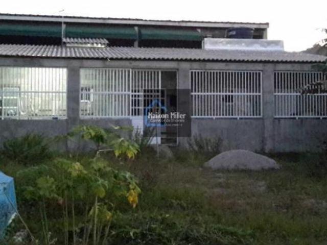 Edícula inacabada com ótima localização