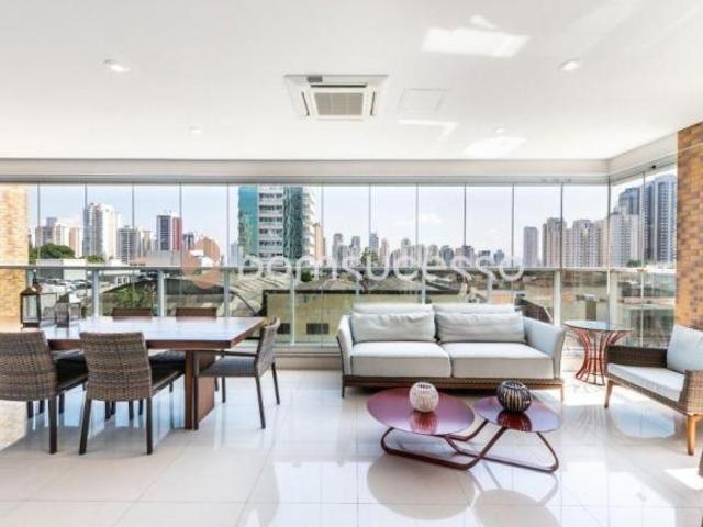 Edifício Alhambra de Granada Apartamento com 4 dormitórios à venda, 227 m² por R$ 3.990.000 Tatu