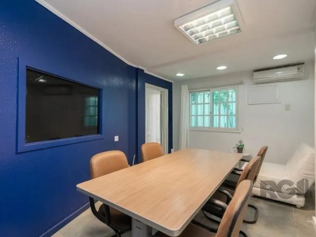 Edifício Comercial para Aluguel no Bairro Petrópolis com Área de 220 m² disponíveis