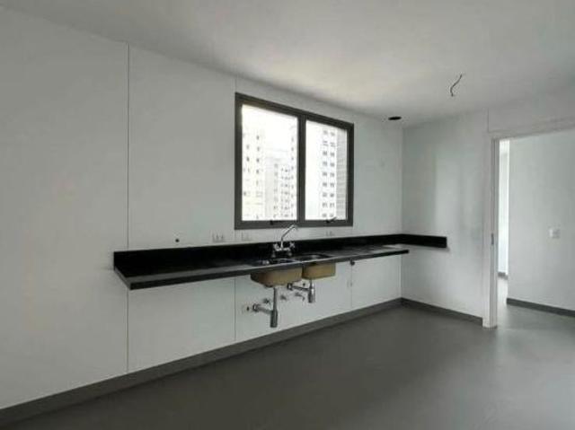 Edificio Ladispoli 193m² a 500m² do Pq Ibirapuera / Andar baixo