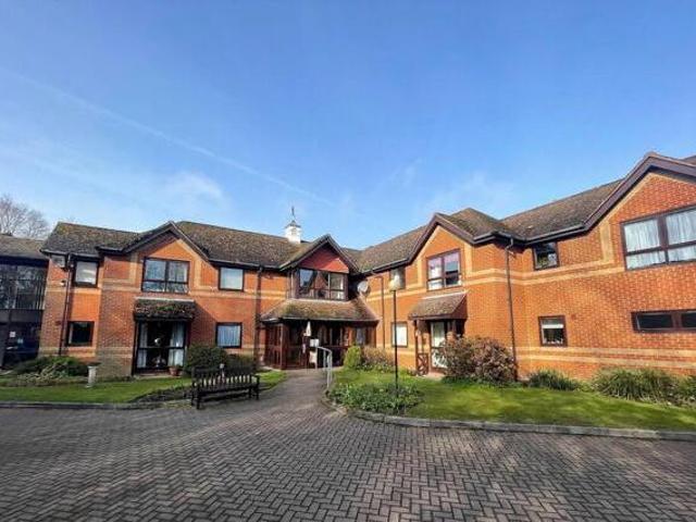 Edina Court, Harecroft Road, 2 Bedroom Flat