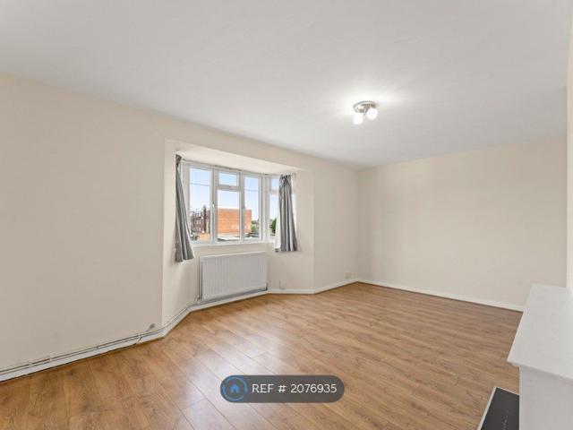 Edinburgh Court, London SW20, 2 bed flat to rent, £1,825 pcm | PrimeLocation