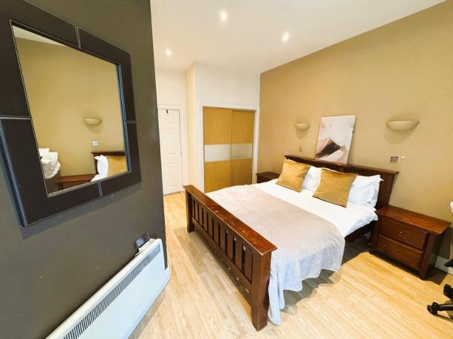 Edinburgh City Centre Apartment Let Short Term Onl