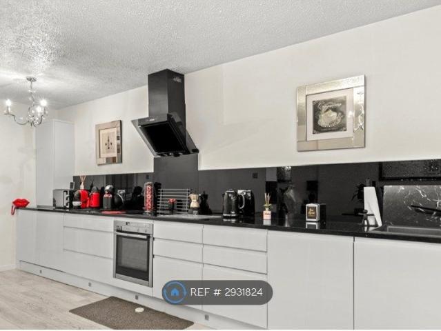 Edinburgh Crescent, Waltham Cross EN8, 3 bed semi detached house to rent, £2,450 pcm | PrimeLocation