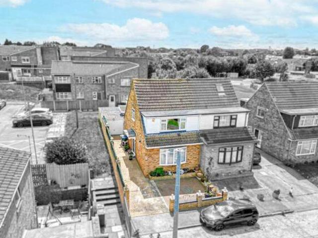 Edinburgh Avenue, Corringham, 3 Bedroom Semi detached