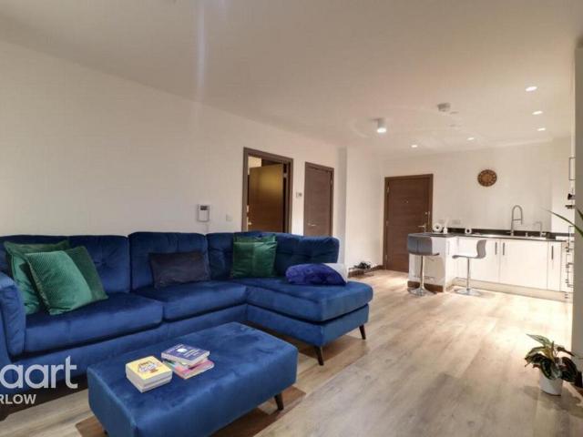 Edinburgh Gate, Harlow 1 bed flat to rent £1,450 pcm £335 pw