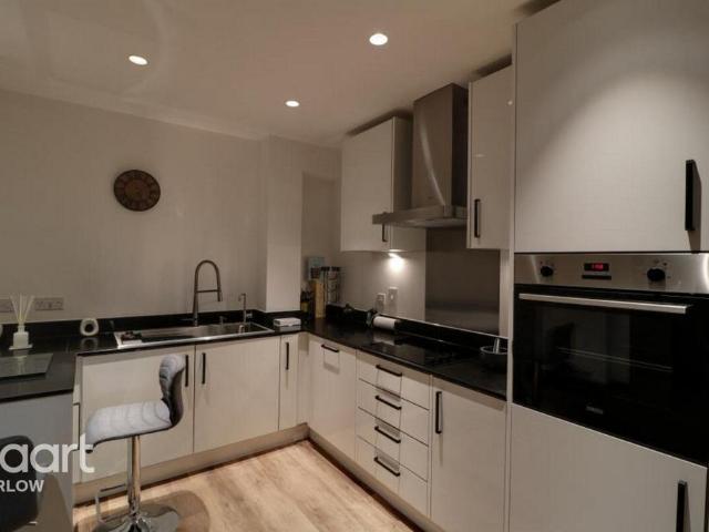 Edinburgh Gate, Harlow 1 bed flat to rent £1,450 pcm £335 pw