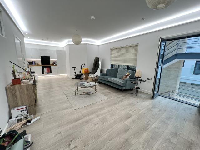 Edinburgh Gate, Harlow