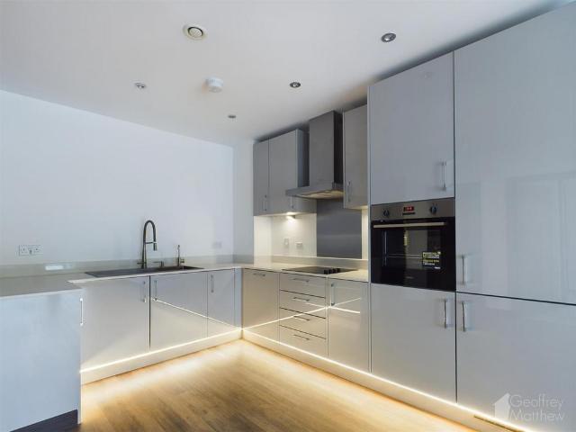 Edinburgh Gate, Harlow CM20 1 bed flat to rent £1,460 pcm £337 pw