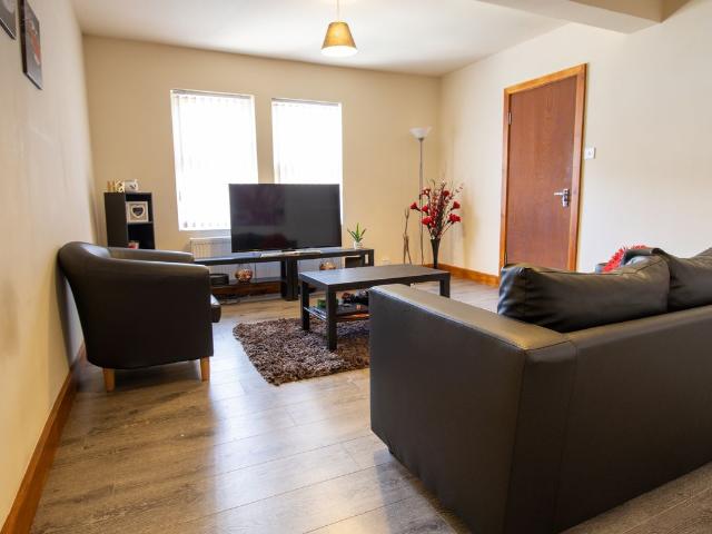 Edinburgh Grove, Leeds LS12, 1 bed flat to rent, £695 pcm | PrimeLocation