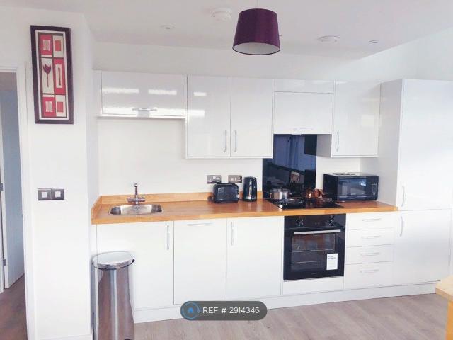 Edinburgh House, Harlow CM20, 2 bed flat to rent, £1,650 pcm | PrimeLocation