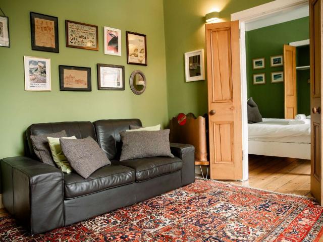 Edinburgh Old Town EH1, 1 bed flat to rent, £5,115 pcm | PrimeLocation