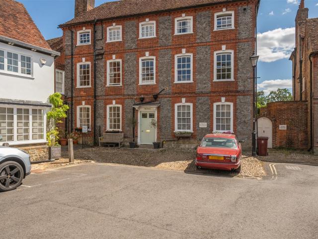 Edinburgh Square, Midhurst