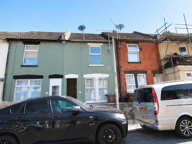 Edinburgh Road, Chatham, Kent ME4, 3 bed terraced house to rent, £1,300 pcm | PrimeLocation