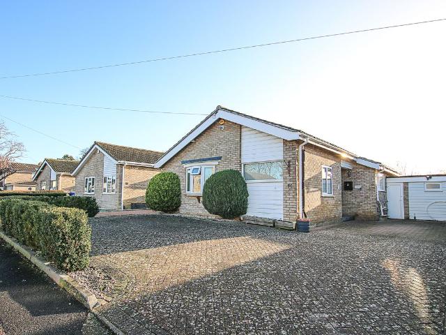 Edinburgh Road, Newmarket CB8, 3 bed bungalow to rent, £1,450 pcm | PrimeLocation