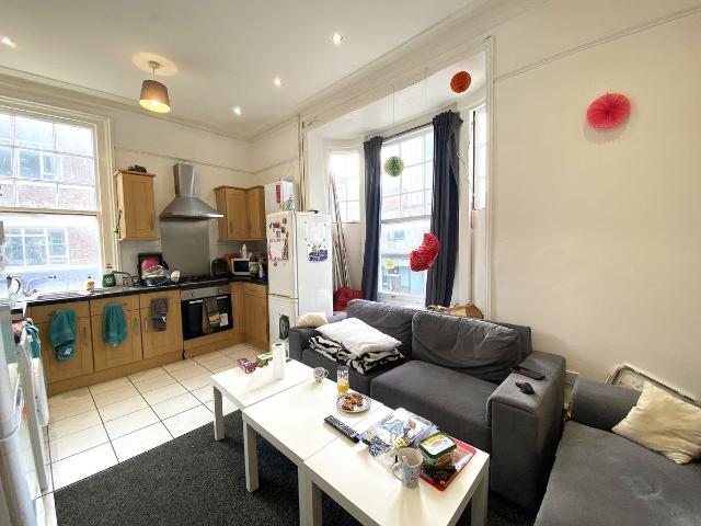 Edinburgh Road, Portsmouth PO1, 6 bed flat to rent, £3,300 pcm | PrimeLocation