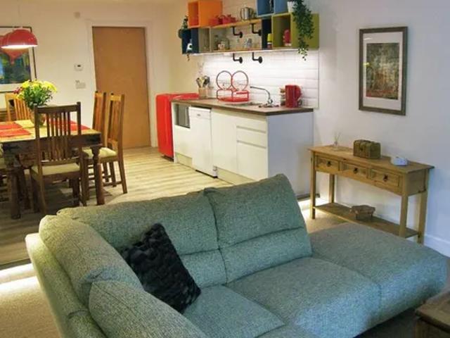 Edinburgh Waverley, South Ramp, City of Edinburgh, EH1 1QB, United Kingdom | 1 bed apartment for rent #95837461 | Rentberry