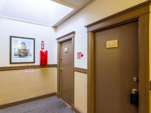 Edington Court Studio Apartment for Rent at 10 Nw 20th Ave, Portland, OR 97209 Northwest District
