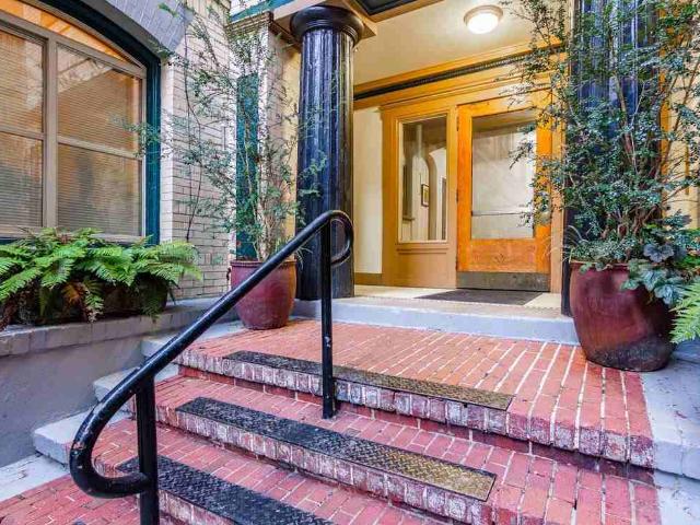 Edington Court Studio Apartment for Rent at 10 Nw 20th Ave, Portland, OR 97209 Northwest District