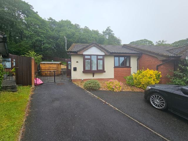Edison Crescent, Swansea SA6, 2 bed bungalow to rent, £800 pcm | PrimeLocation