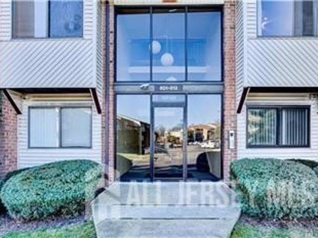 Edison Glen Ter, Edison, Condo For Sale
