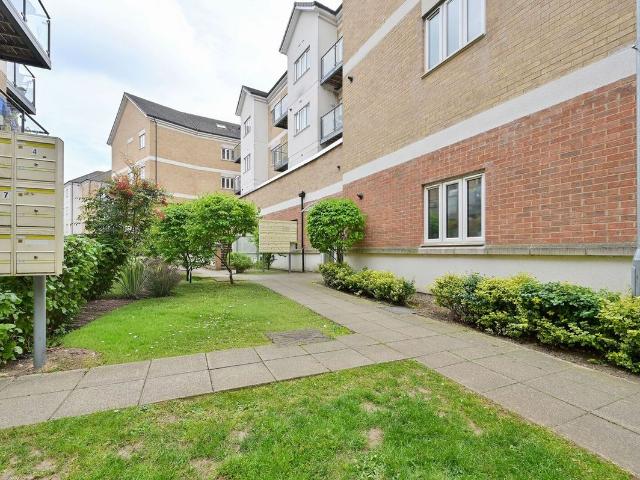 Edridge Court, Watford WD25, 1 bed flat to rent, £1,250 pcm | PrimeLocation