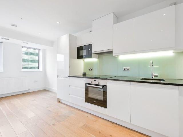 Edridge Road, Croydon CR0, 2 bed flat to rent, £1,600 pcm | PrimeLocation