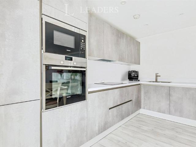 Edward Court, Eden Road, Dunton. 2 bed flat to rent £1,800 pcm £415 pw