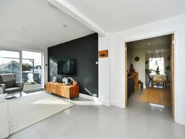 Edward Avenue, Saltdean BN2 8QJ 1 bedroom detached bungalow to rent