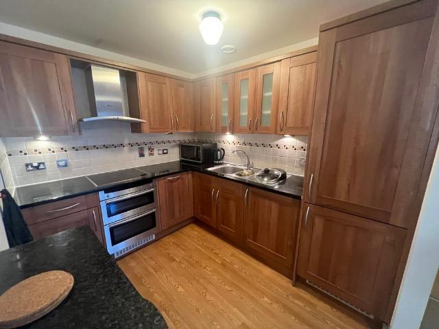 Edward England Wharf, Cardiff 2 bed apartment to rent £1,600 pcm £369 pw