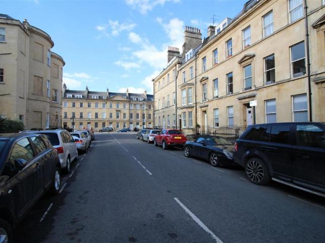 Edward Street, Bathwick 2 bed maisonette to rent £1,660 pcm £383 pw