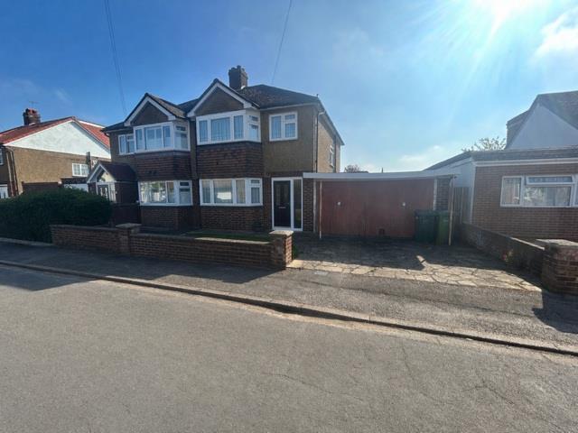 Edward Way, Ashford, TW15 3 bed semi detached house to rent £2,300 pcm £531 pw