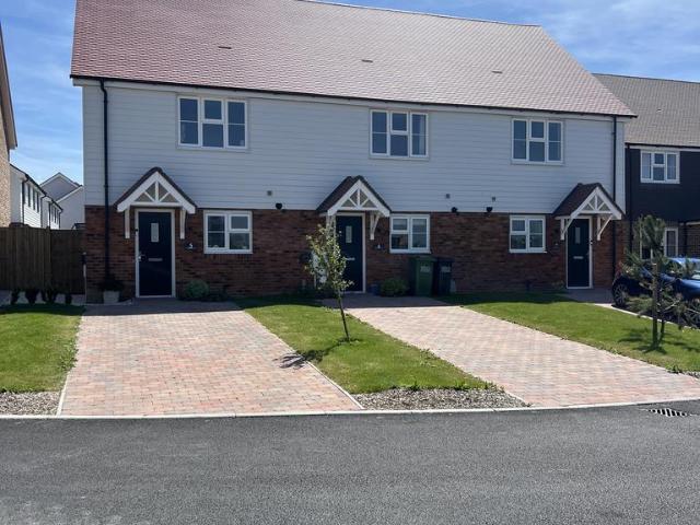 Edward Way, Polegate BN26 2 bed end of terrace house to rent £1,550 pcm £358 pw