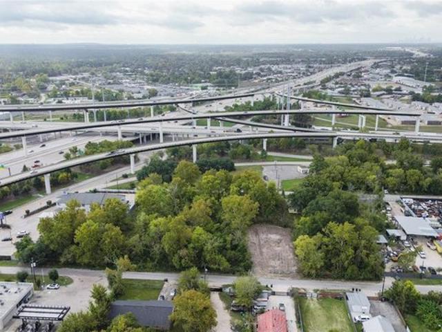 Edwards Dr, Houston, TX 77396