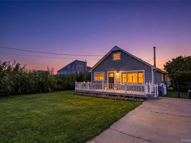 Edwards Dr, Shirley, Home For Sale