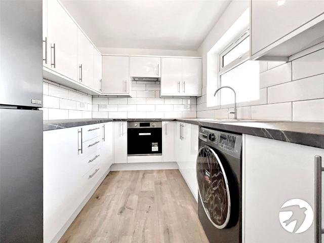 Edwards Gardens, Swanley, Kent BR8, 1 bed flat to rent, £1,300 pcm | PrimeLocation