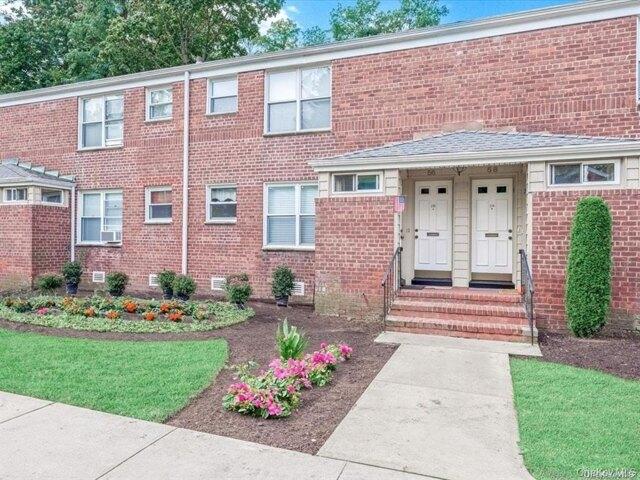 Edwards St Apt B, Roslyn Heights, Property For Sale