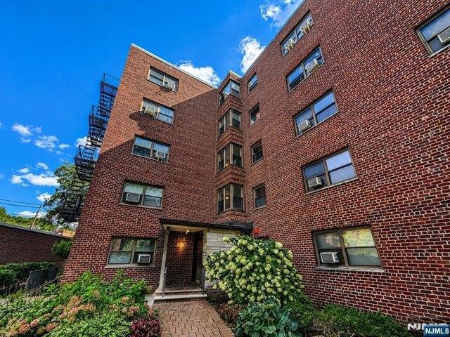 Edwin Unit H, Fort Lee, Property For Sale