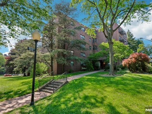 Edwin Ave Apt H, Fort Lee, Property For Sale