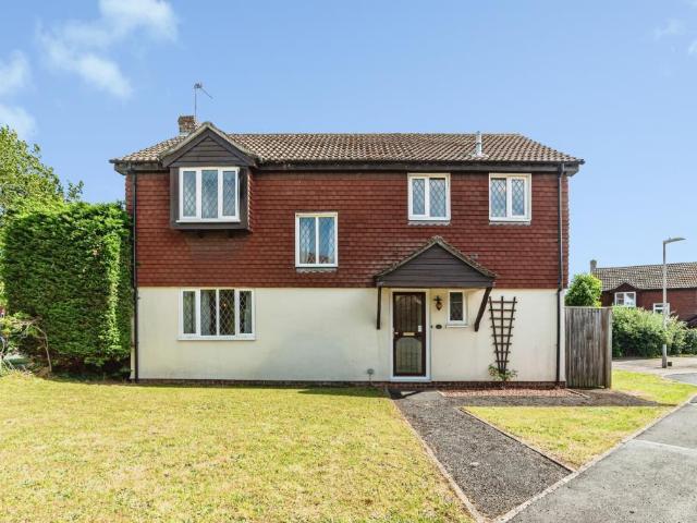 Edwin Close, Thatcham, RG19 3 bed detached house to rent £1,950 pcm £450 pw